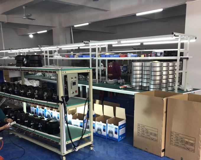 China Zhongshan Rong Fei Lighting Co., Ltd factory production line